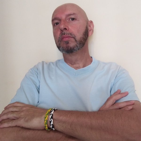 Roberto Albini - A Moment Chart on Traxsource