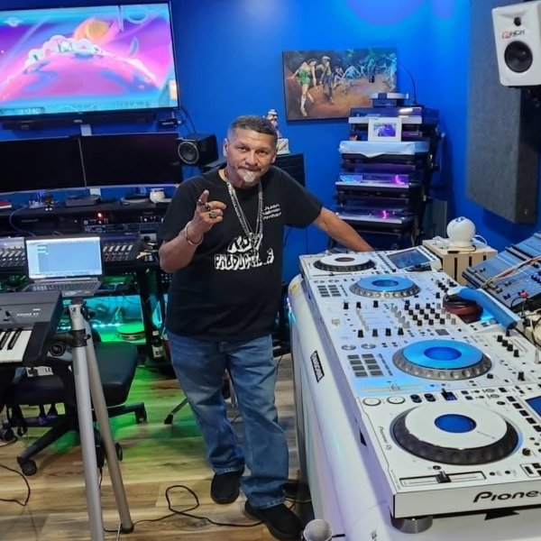 Juan Valentine - Juan Valentine Top 50 12-2-24 on Traxsource